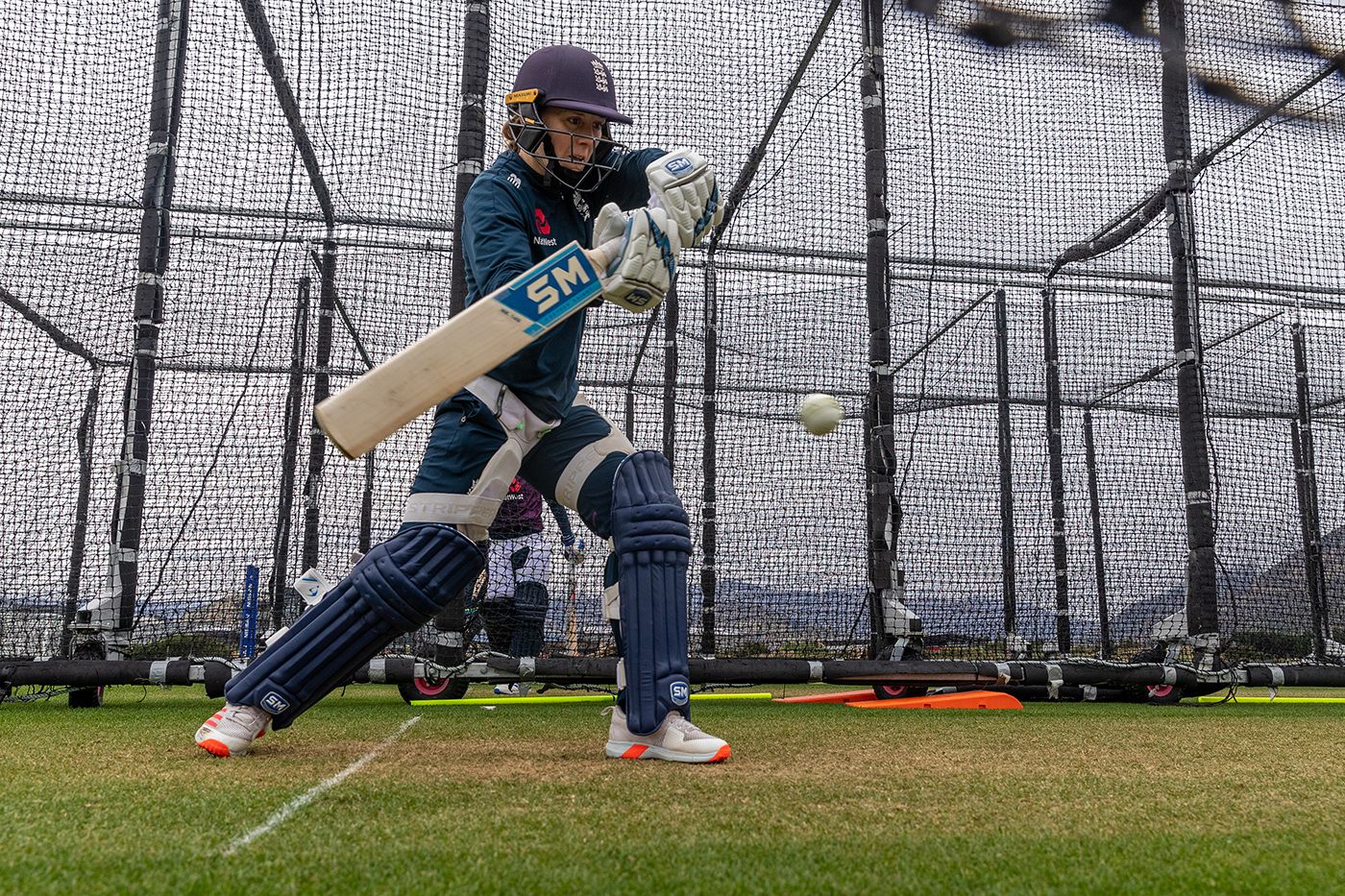 Heather Knight hits the nets in Queenstown | ESPNcricinfo.com