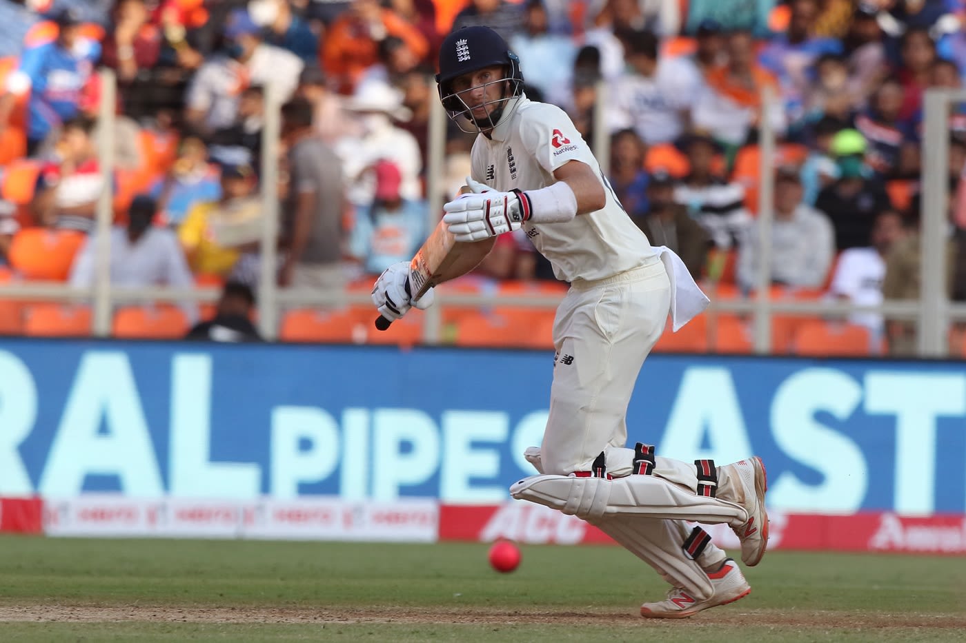 Joe Root sets off for a run | ESPNcricinfo.com