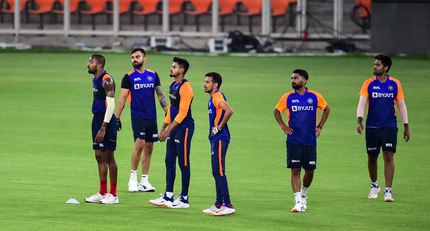 [L to R] Hardik Pandya, Virat Kohli, Shreyas Iyer, Yuzvendra Chahal, Rahul Tewatia and ...
