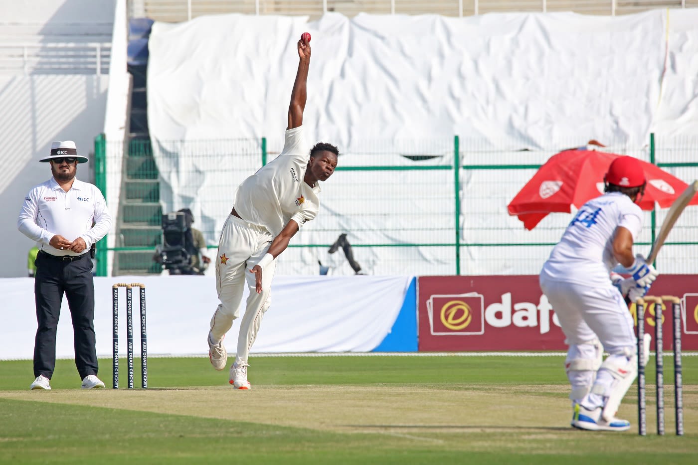 Blessing Muzarabani sends one down | ESPNcricinfo.com