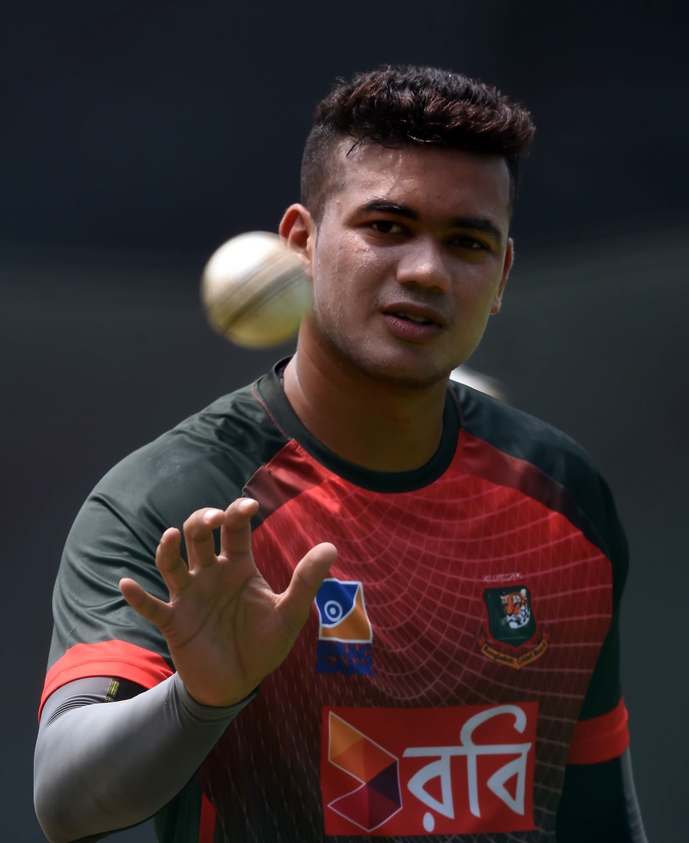 Taskin Ahmed gets ready to bowl | ESPNcricinfo.com