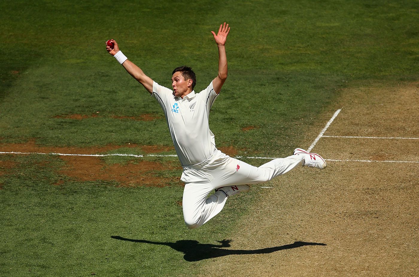Trent Boult claims a stunning return catch to remove Mitchell Marsh ...