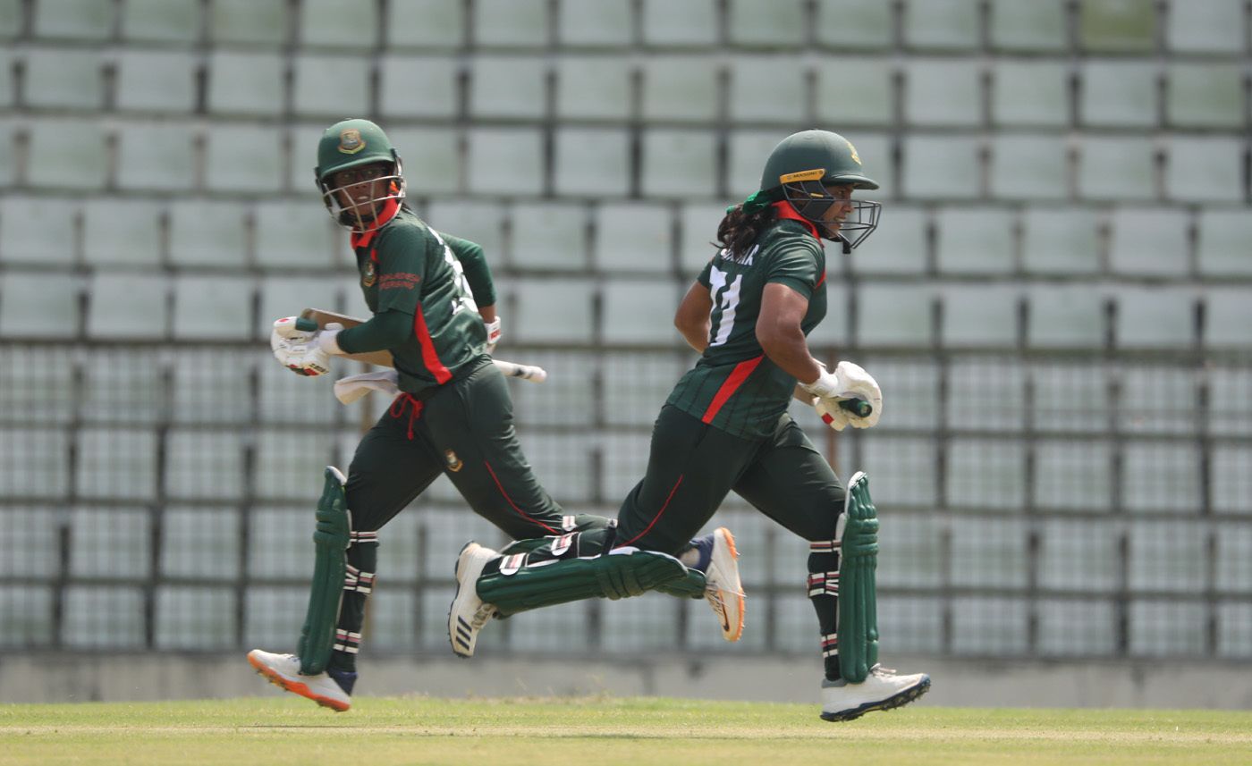 Murshida Khatun and Sharmin Sultana run across for a single ...