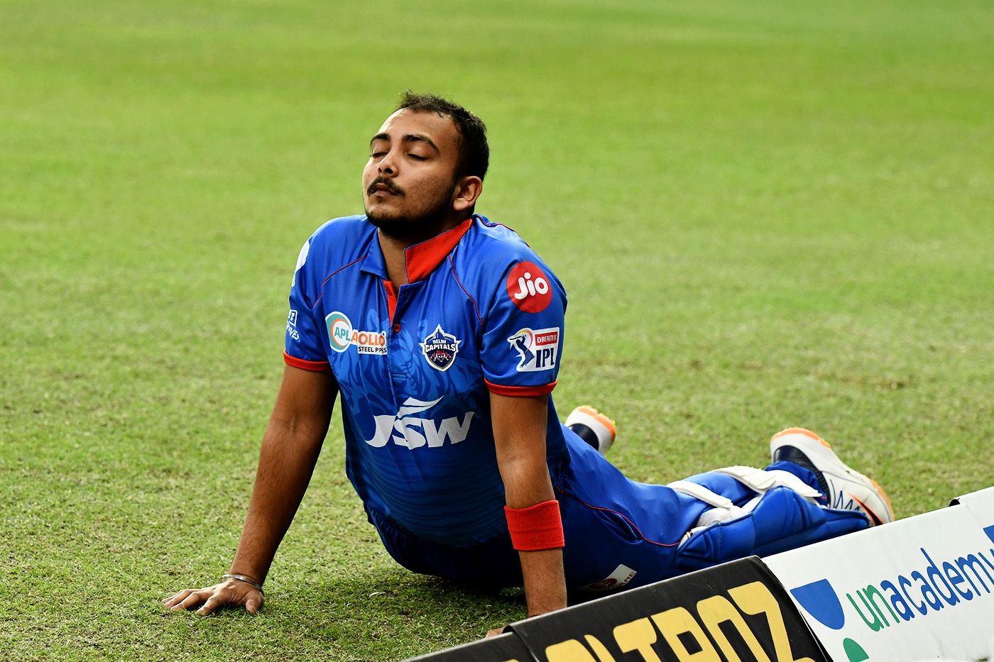 Prithvi Shaw stretches | ESPNcricinfo.com