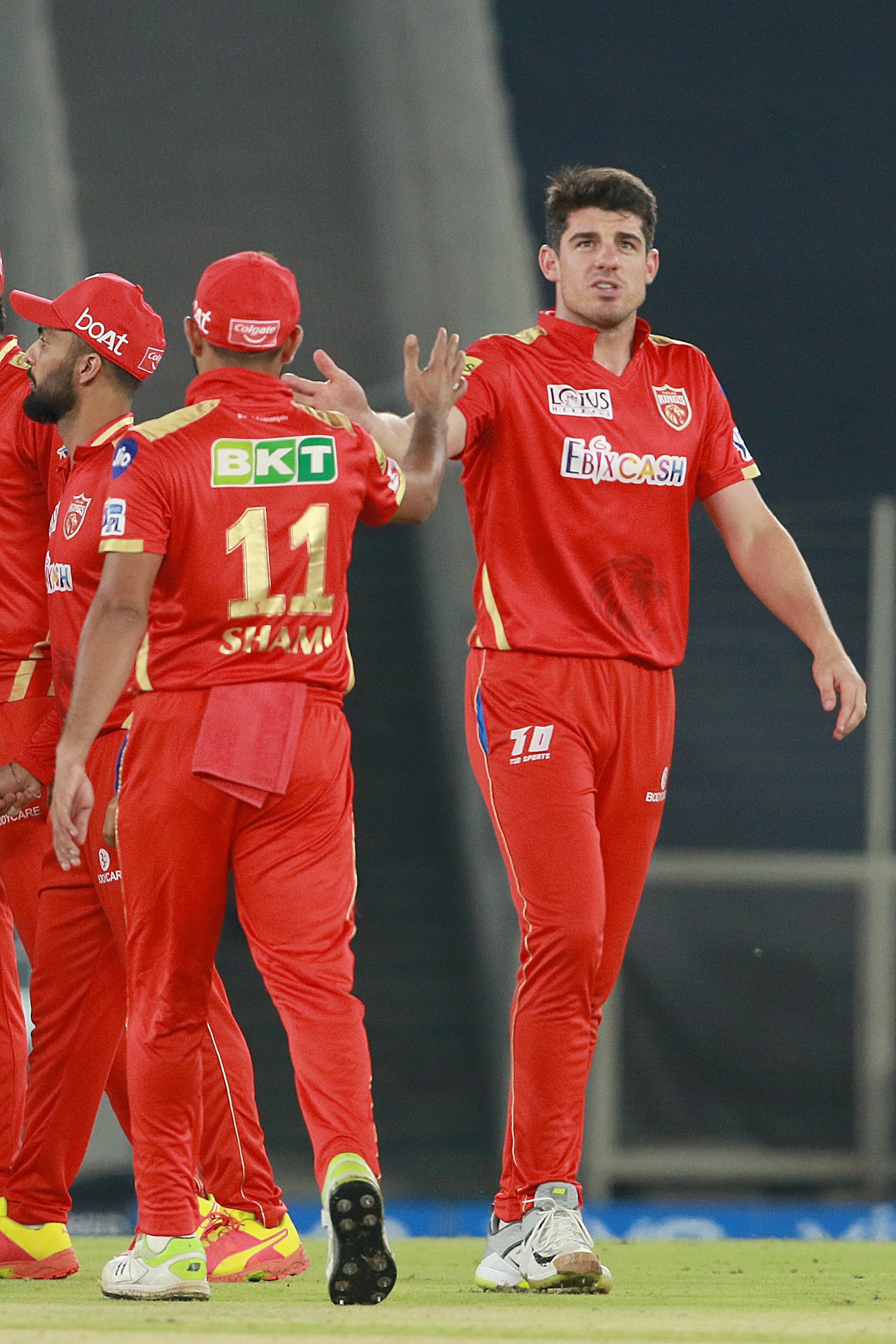 Moises Henriques struck in the first over of the chase | ESPNcricinfo.com