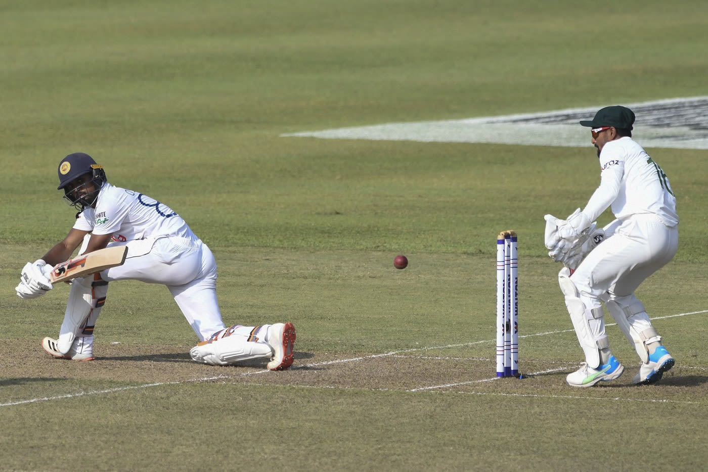 Oshada Fernando employs the sweep | ESPNcricinfo.com