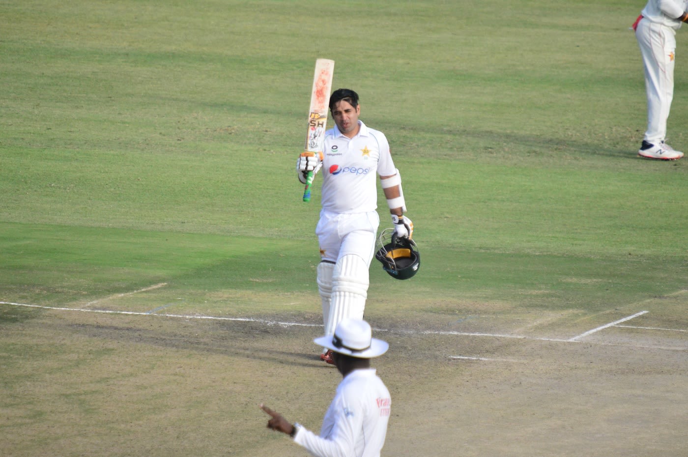 Abid Ali celebrates his half-century | ESPNcricinfo.com