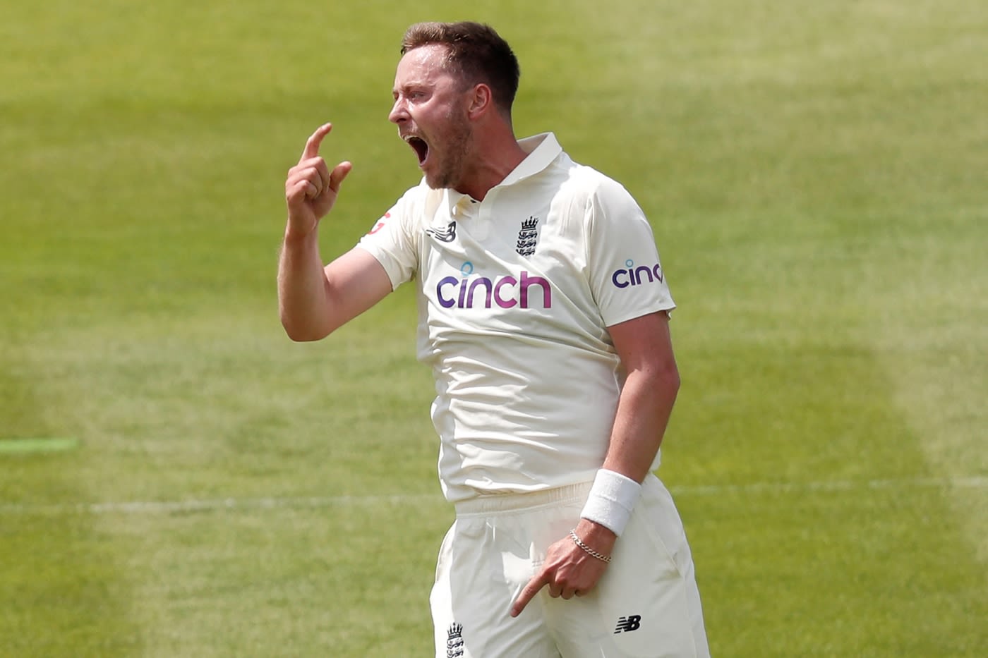 Debutant Ollie Robinson gave England their first breakthrough ...