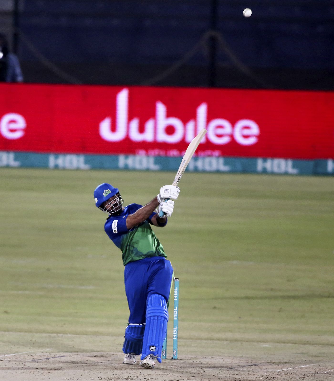 Sohaib Maqsood slogs one for six | ESPNcricinfo.com