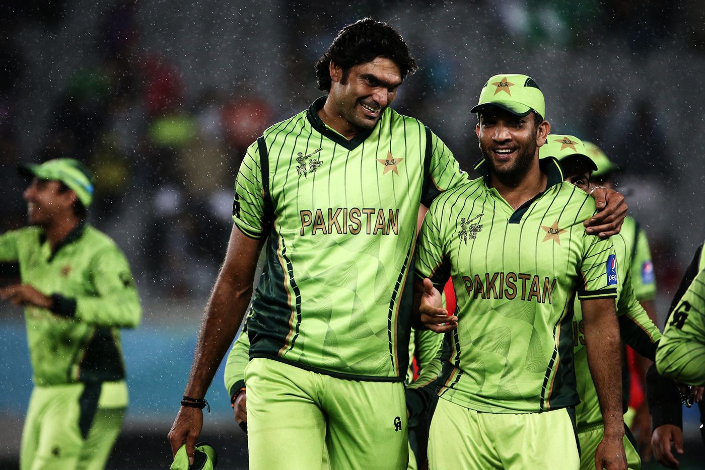 Mohammad Irfan and Sohaib Maqsood walk back smiling after the win | ESPNcricinfo.com