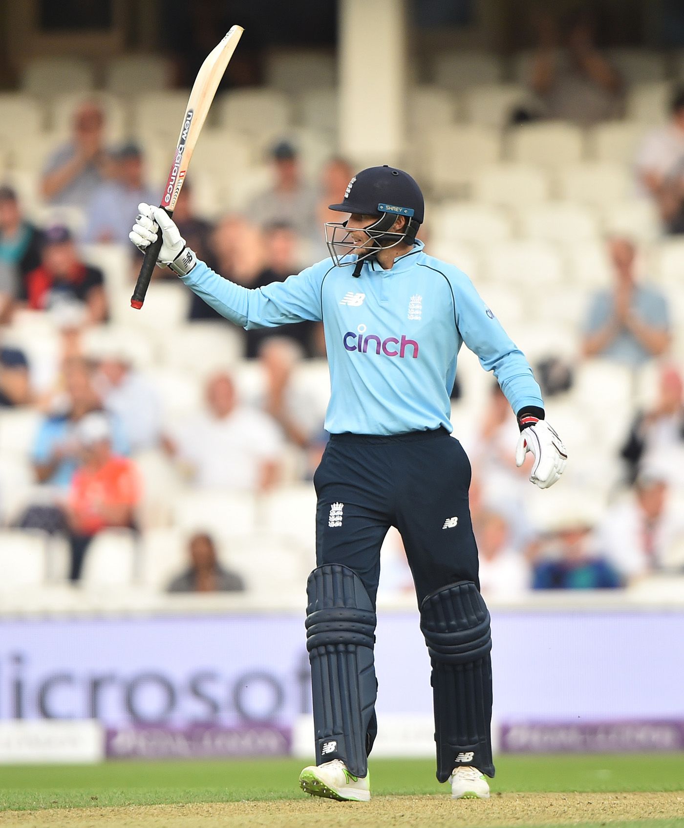 Joe Root acknowledges the applause for his half-century | ESPNcricinfo.com