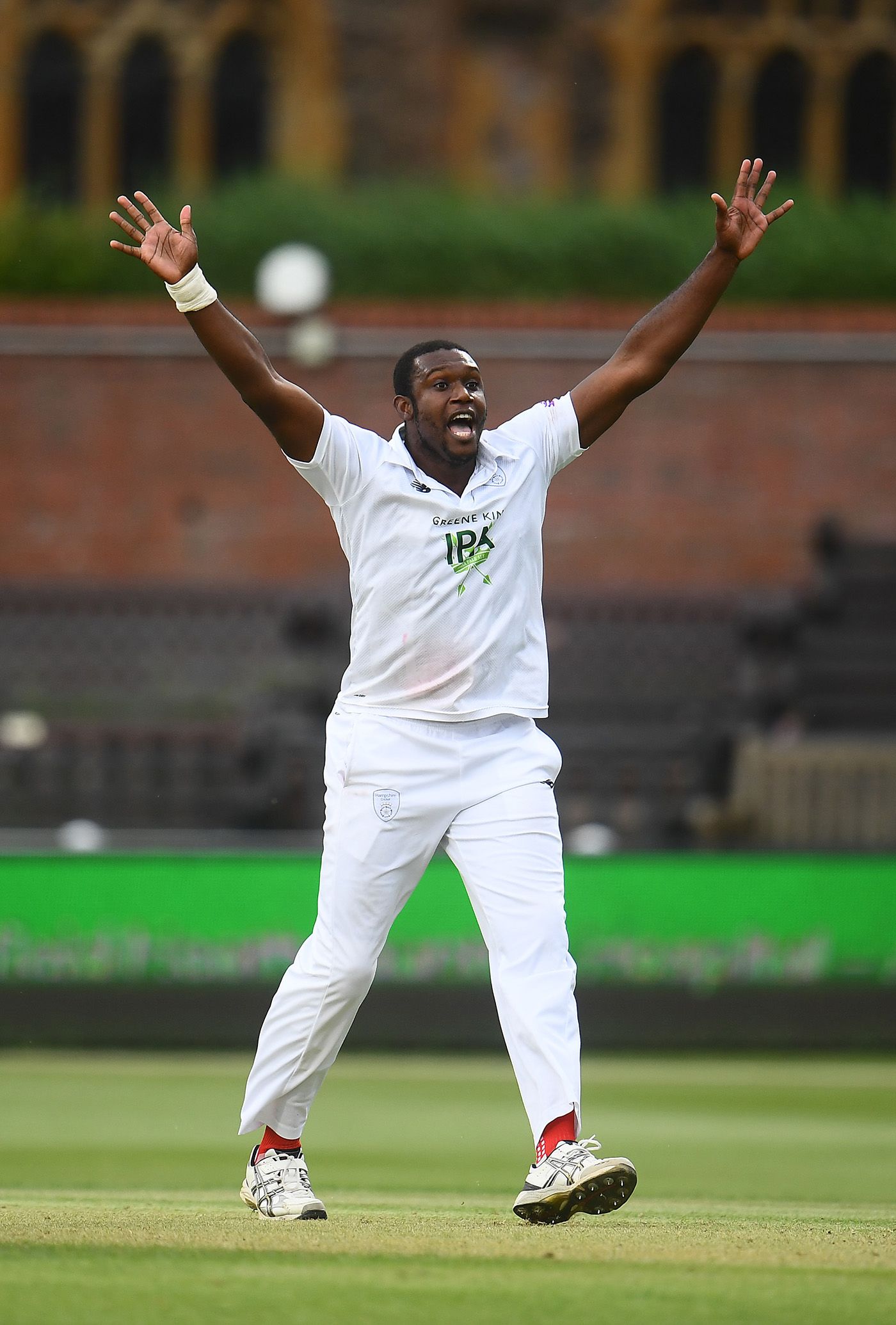 Keith Barker belts out an appeal | ESPNcricinfo.com