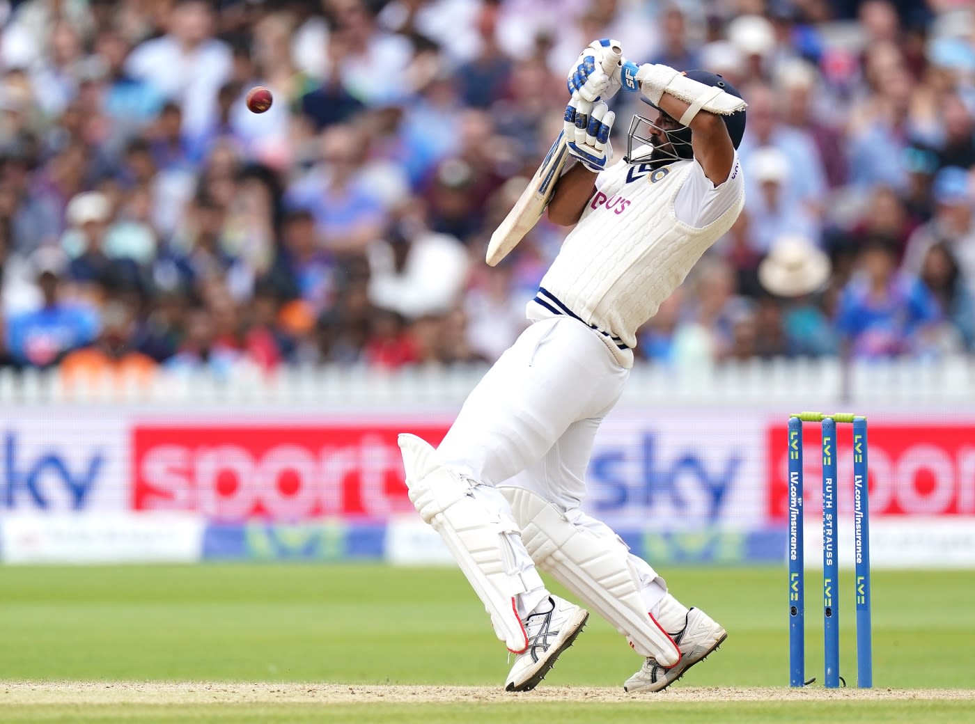 Mohammed Shami soaked up some short-ball pressure from England ...