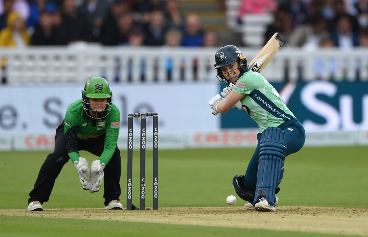 Mady Villiers lines one up | ESPNcricinfo.com
