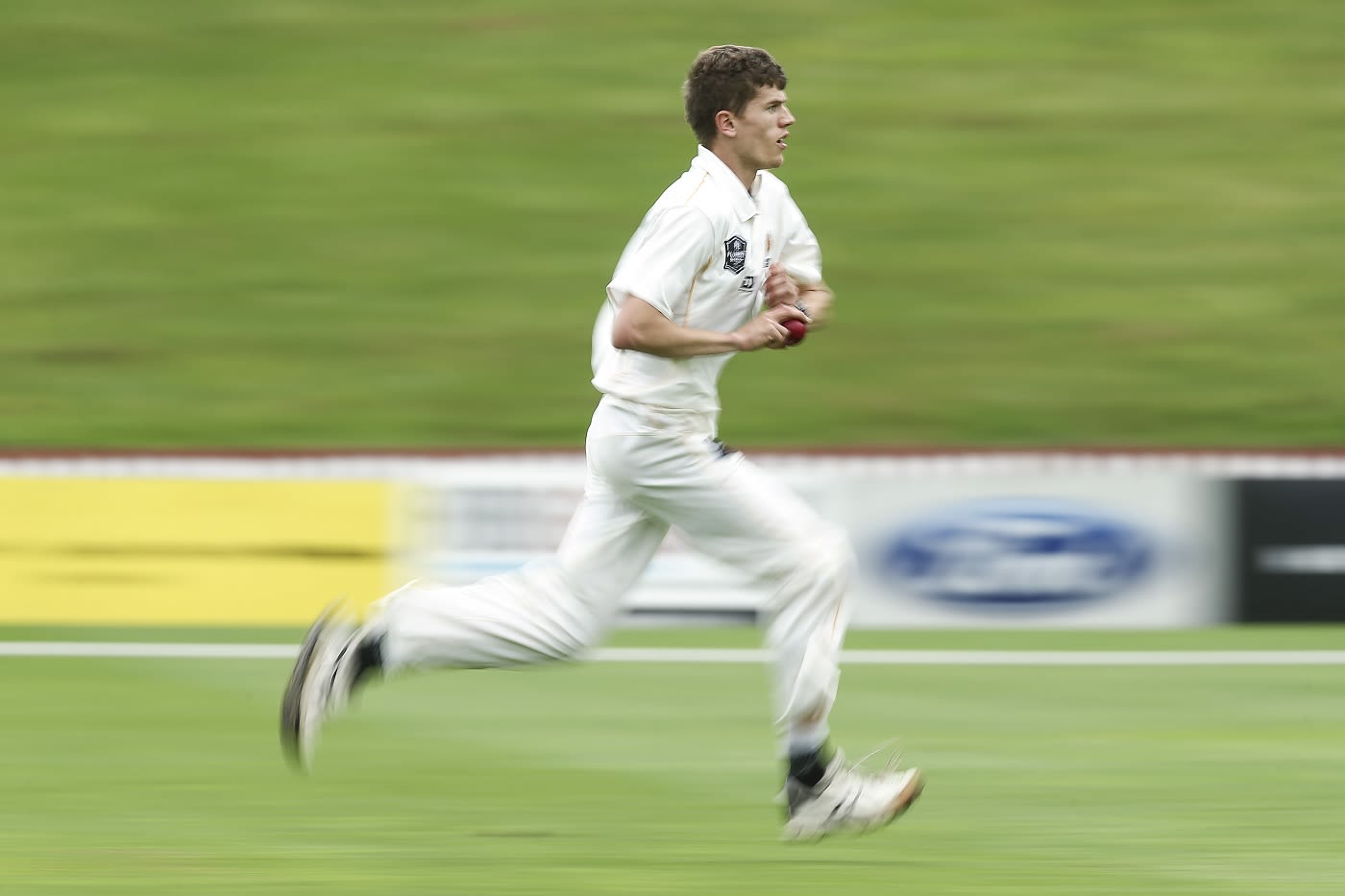 Ben Sears runs in | ESPNcricinfo.com