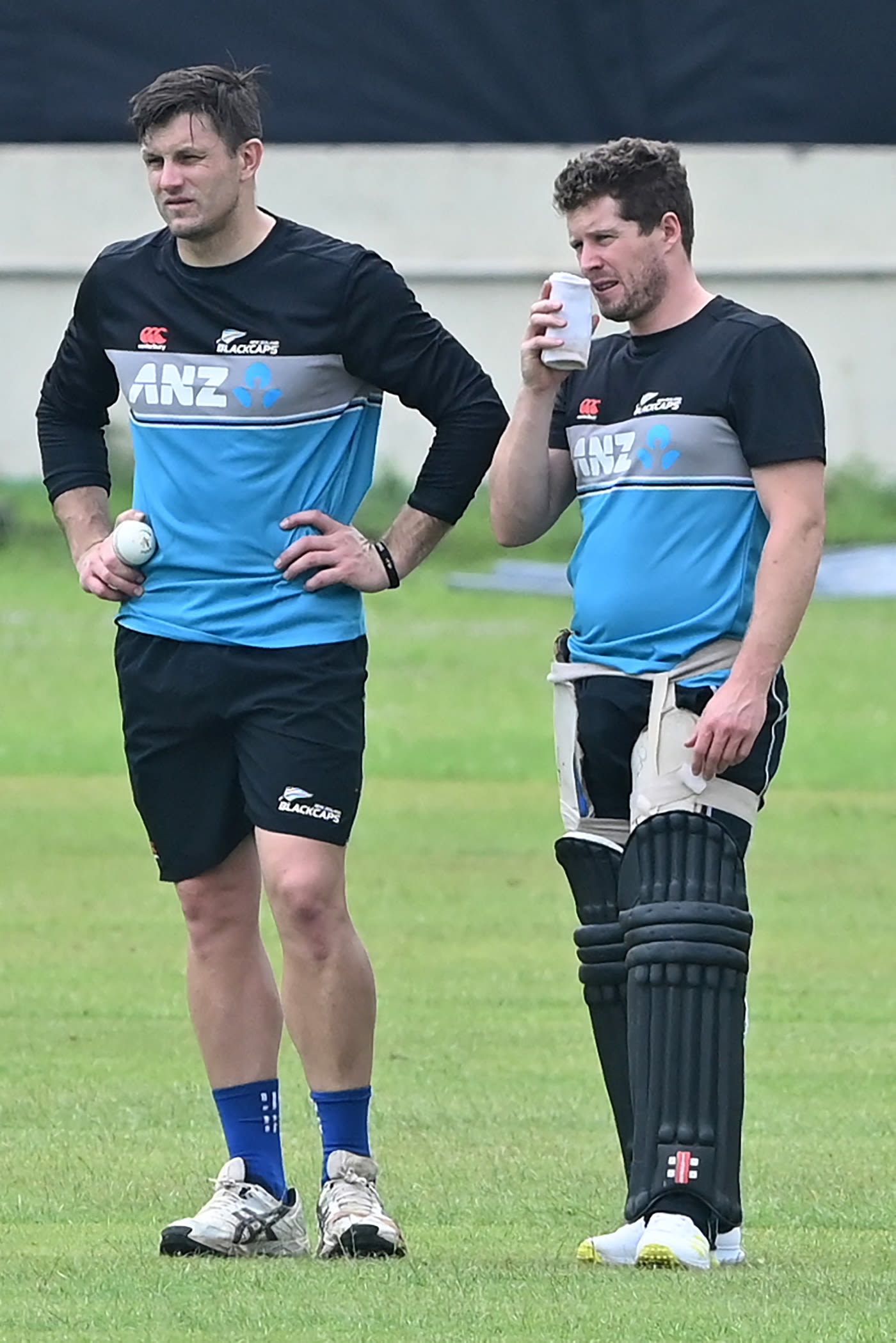 Hamish Bennett and Henry Nicholls at a training session | ESPNcricinfo.com