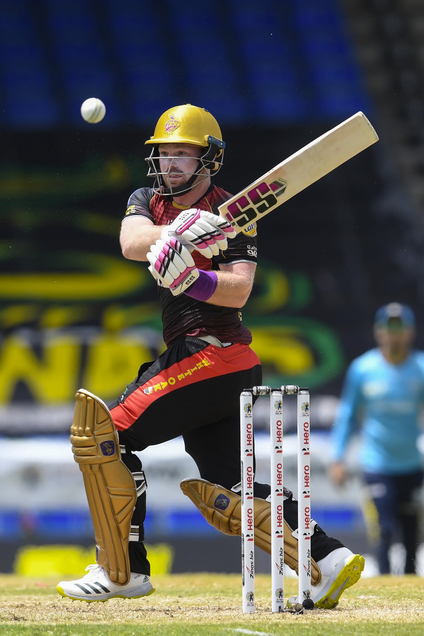 Tim Seifert swivels and pulls the ball | ESPNcricinfo.com