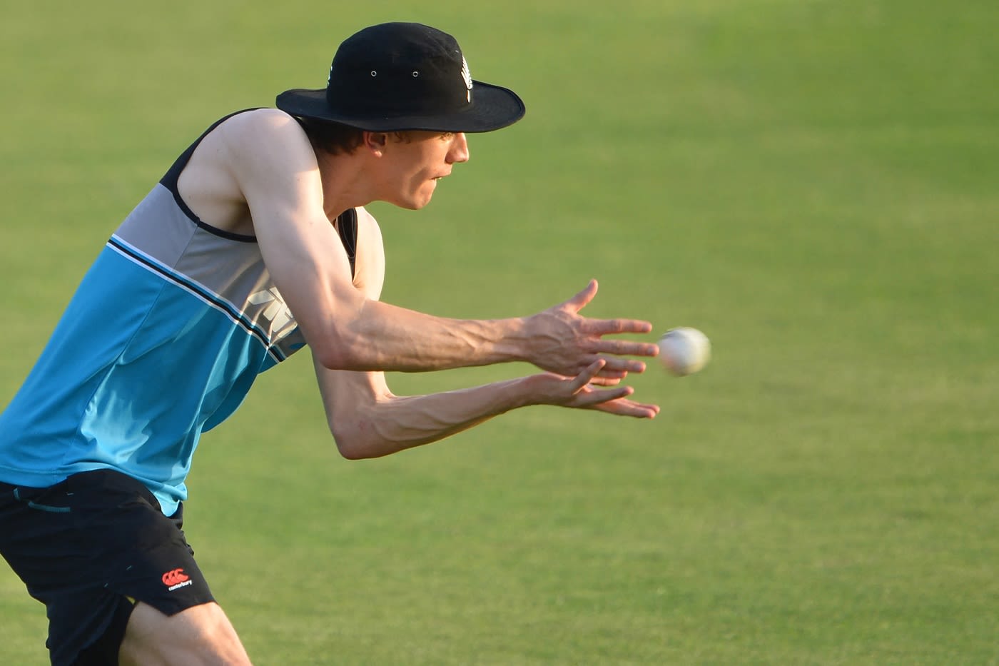 Ben Sears prepares to catch the ball | ESPNcricinfo.com