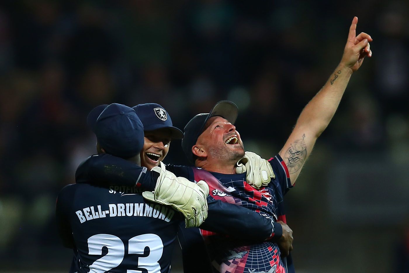 Darren Stevens points up to his late father Bob as Kent seal their ...