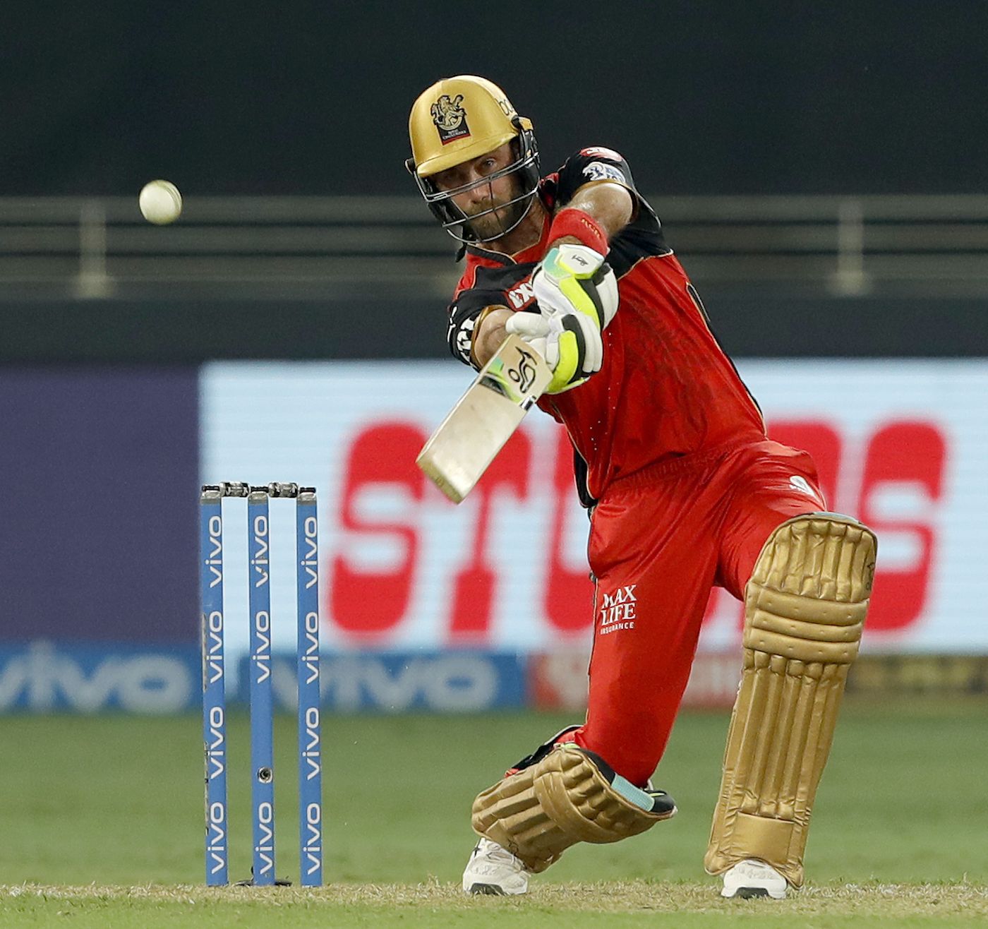 Glenn Maxwell goes over the covers | ESPNcricinfo.com