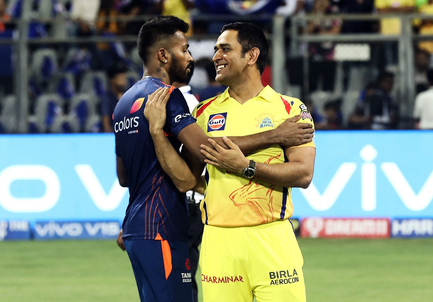 Hardik Pandya and MS Dhoni hug each other | ESPNcricinfo.com
