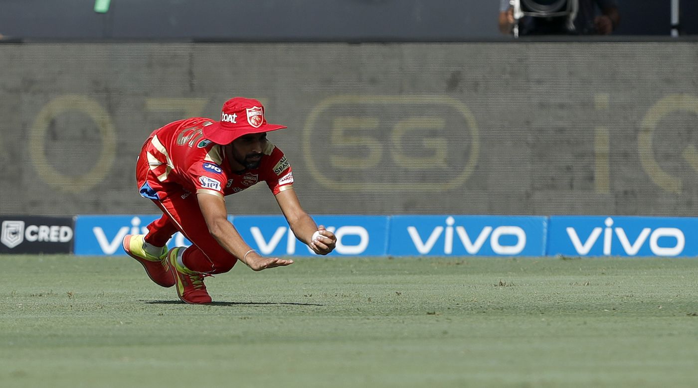 Harpreet Brar takes a tumbling catch to get rid of Robin Uthappa ...