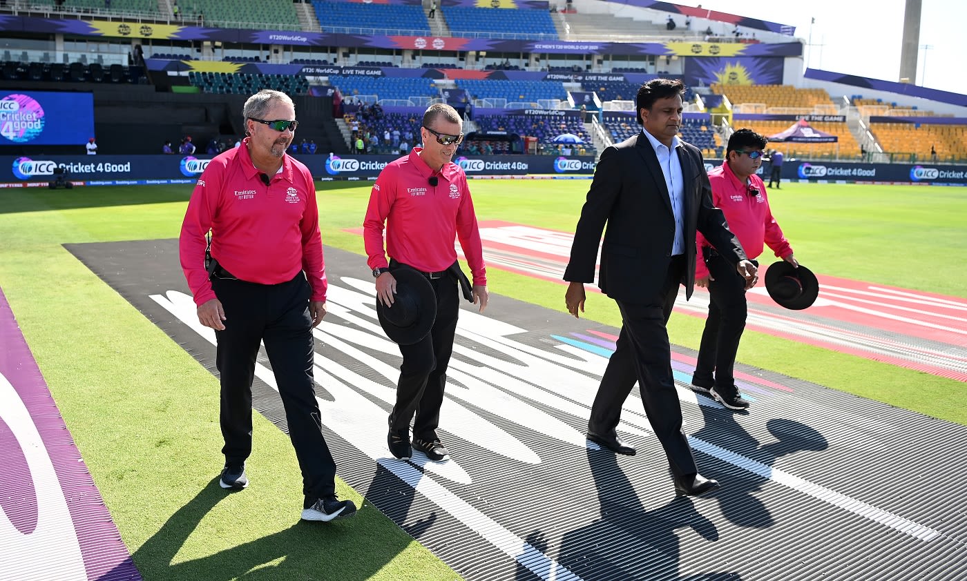 Match officials (L-R) Richard Illingworth, Chris Gaffaney, Javagal ...