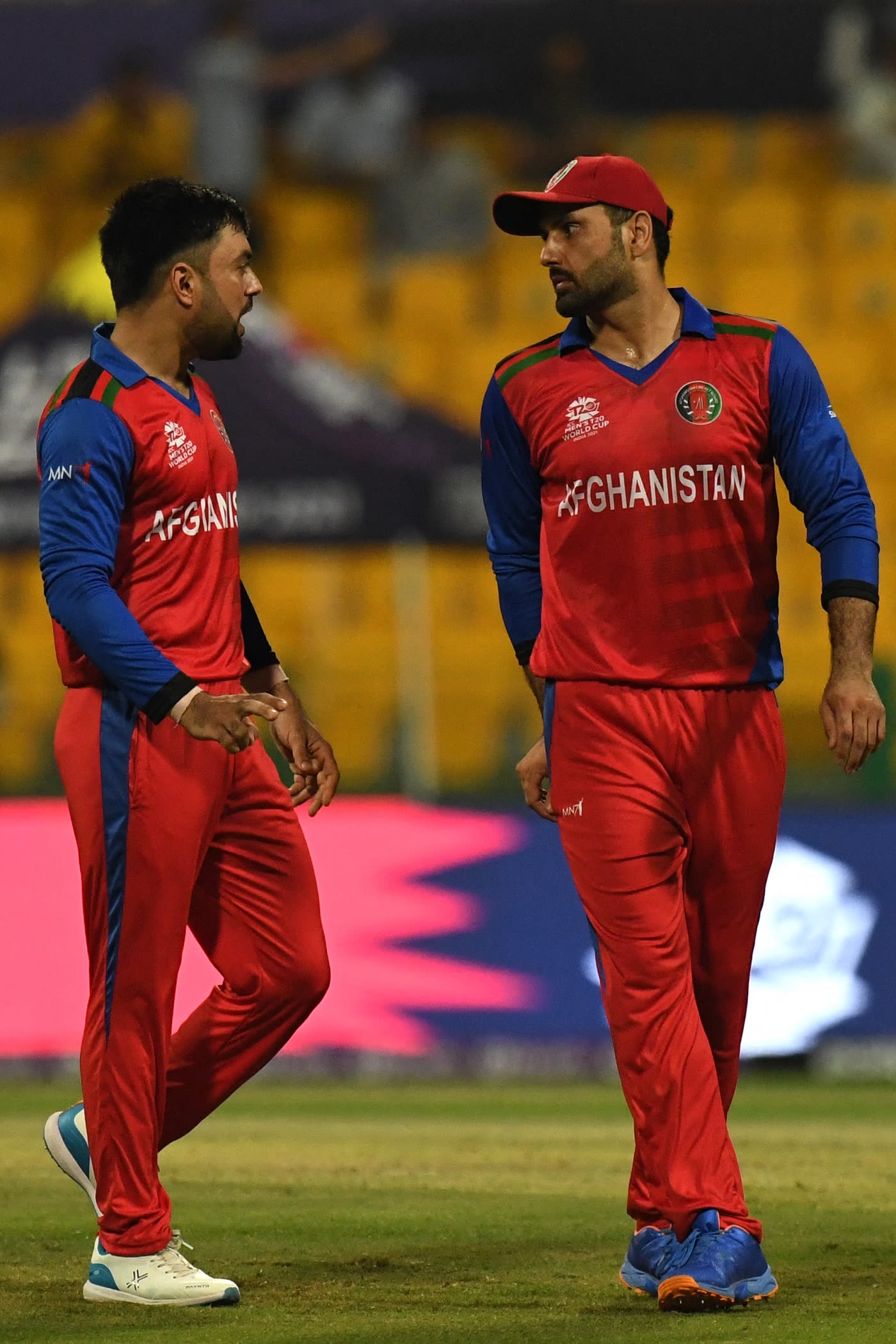 Rashid Khan and Mohammad Nabi have a chat | ESPNcricinfo.com