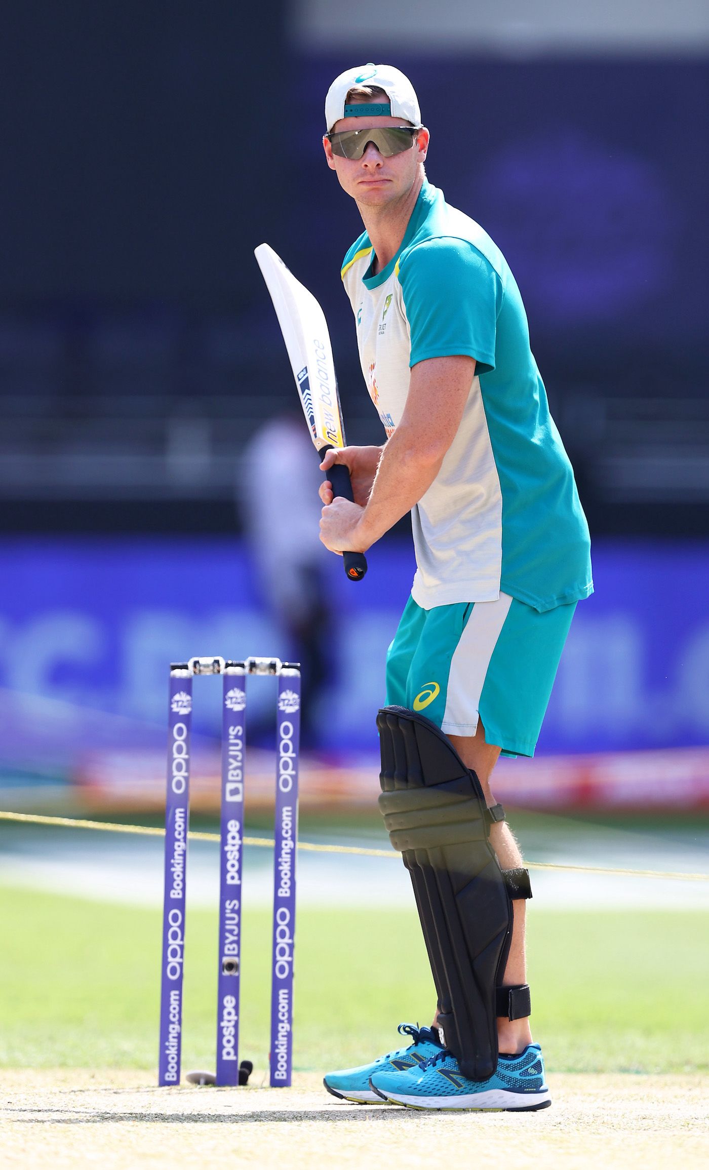 Steven Smith goes through his pre-match routine | ESPNcricinfo.com
