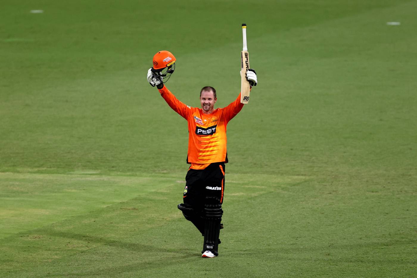Colin Munro celebrates his century | ESPNcricinfo.com