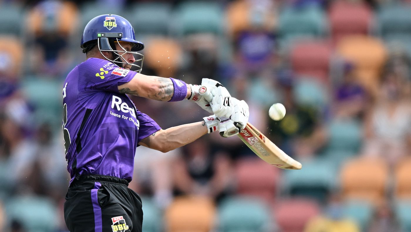 Matthew Wade looks to go over the infield | ESPNcricinfo.com