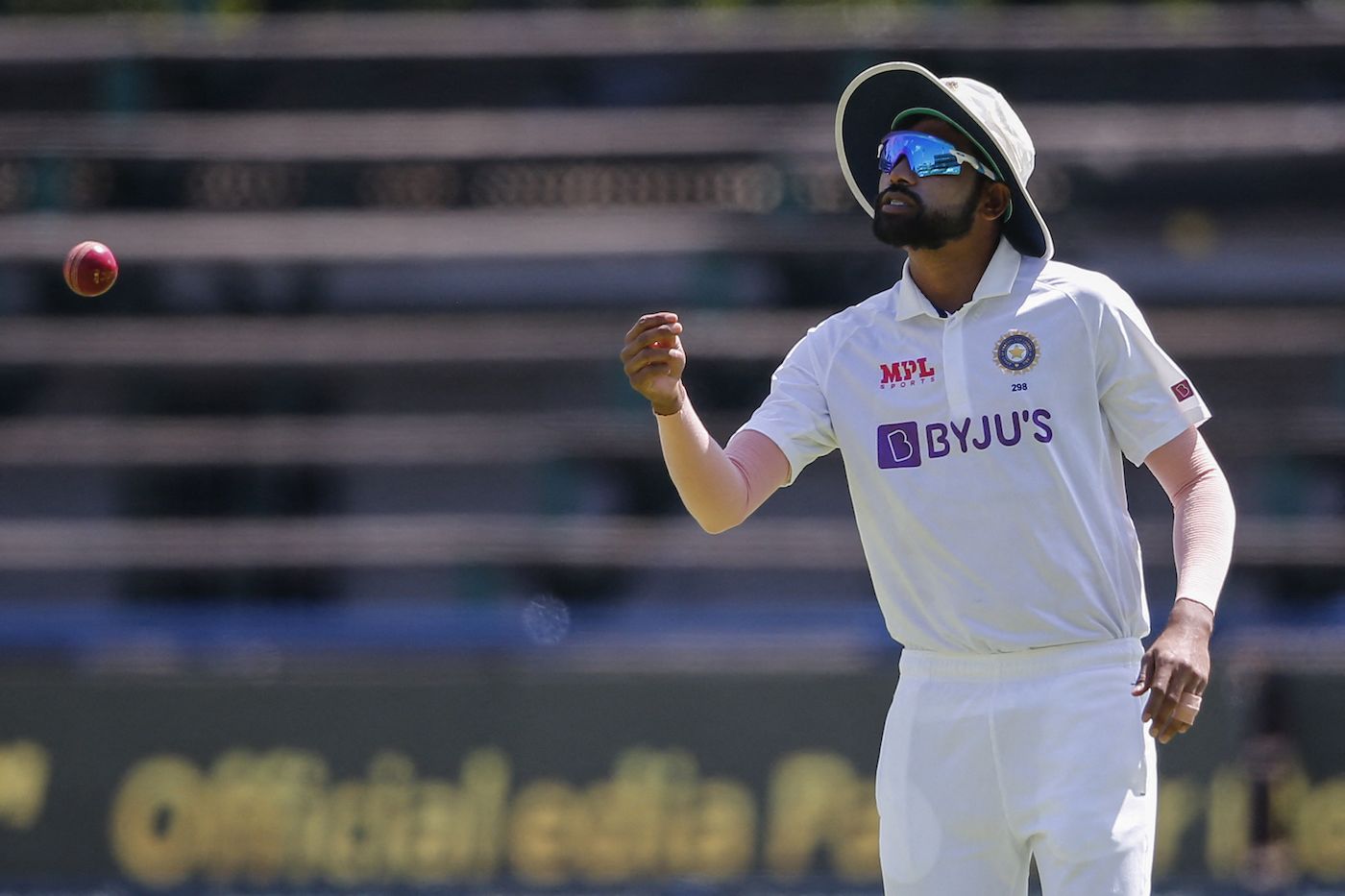 Mohammed Siraj tosses the ball back | ESPNcricinfo.com