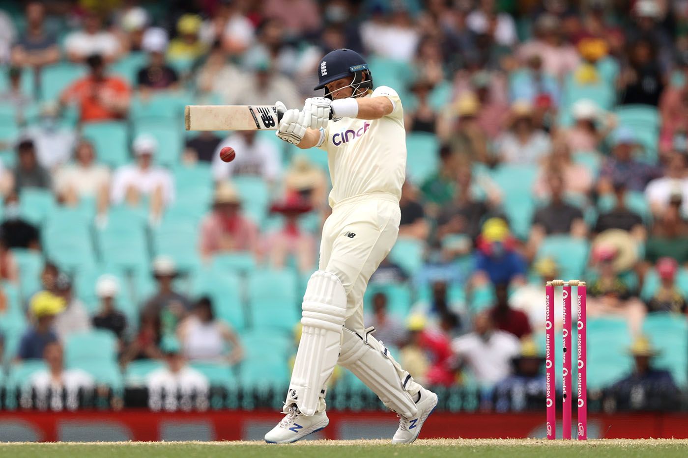 Joe Root shuts his eyes while pulling | ESPNcricinfo.com