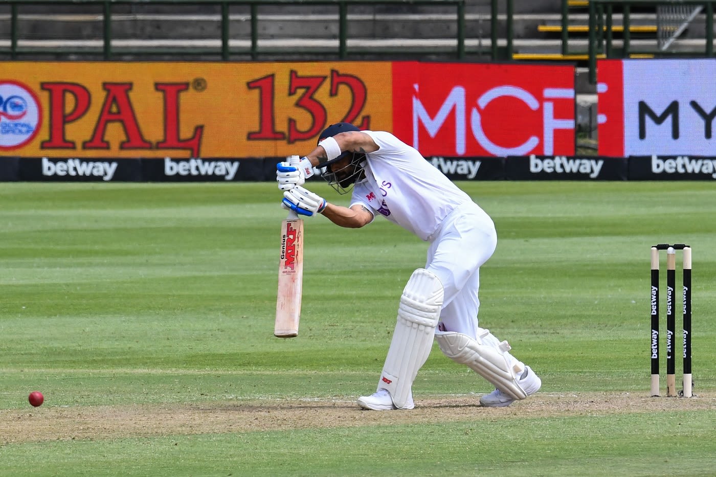 Virat Kohli presents the full face of the bat | ESPNcricinfo.com