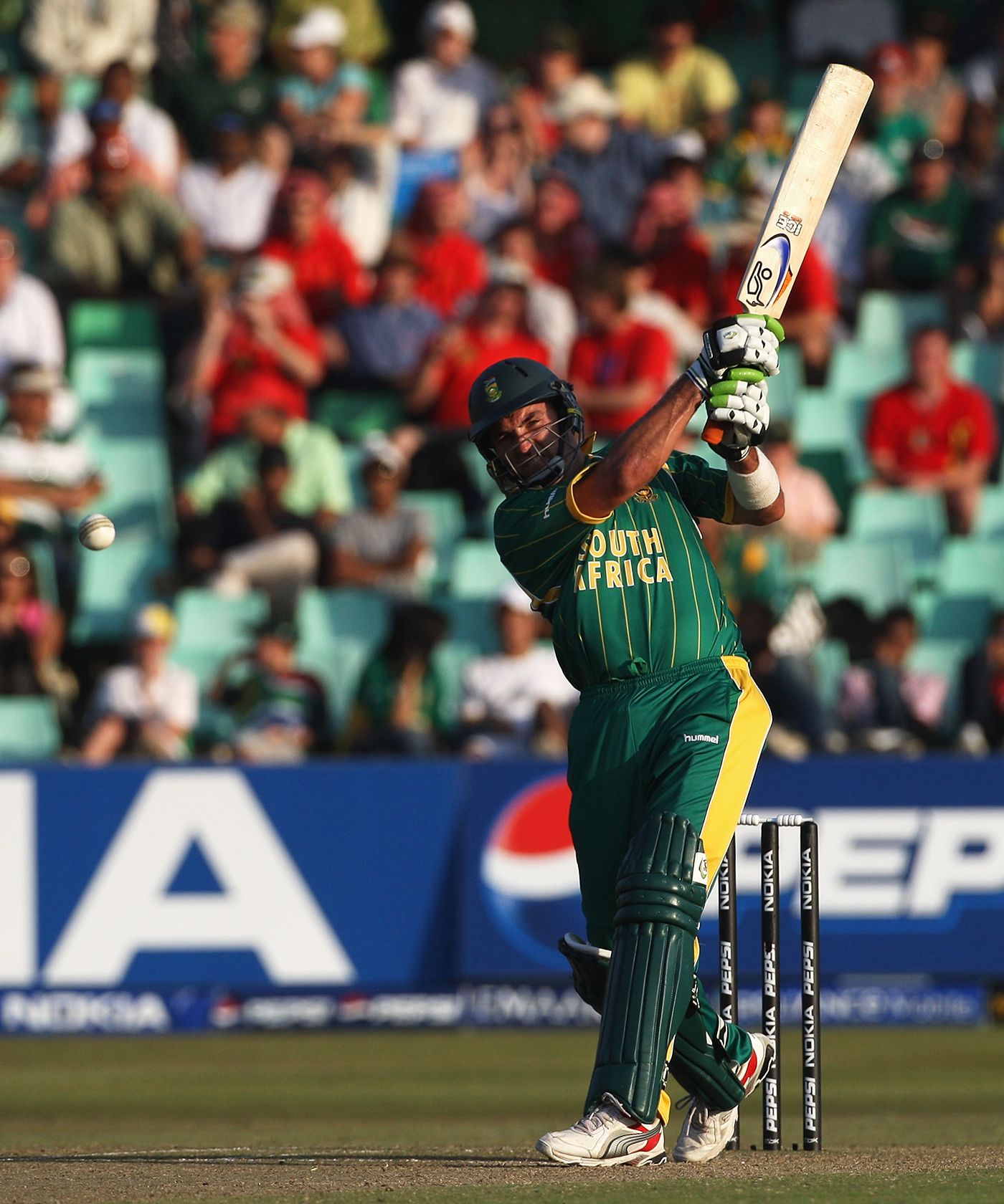 Justin Kemp relieved the pressure with some huge hits | ESPNcricinfo.com