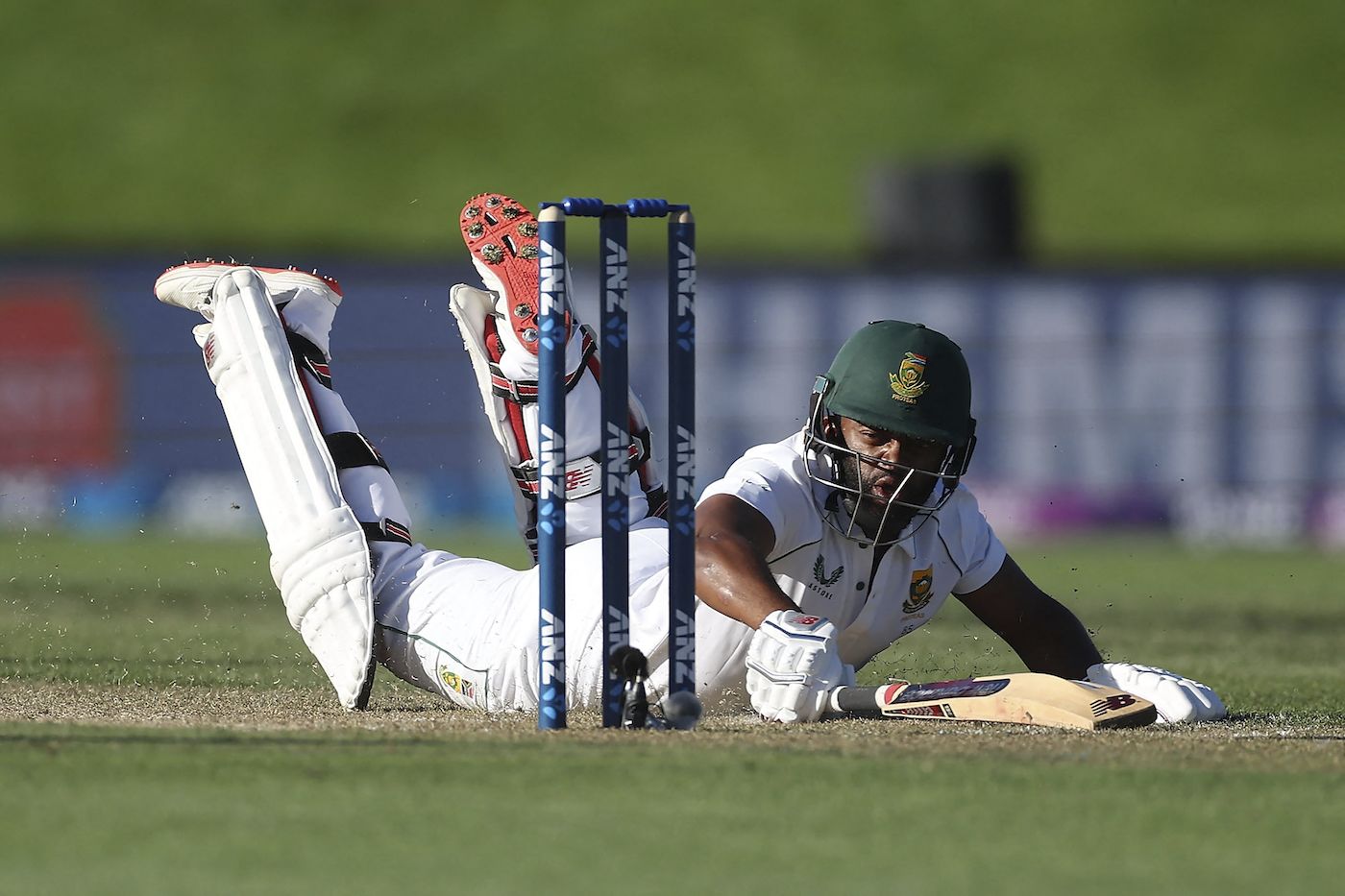 Temba Bavuma puts in a dive to make his ground | ESPNcricinfo.com