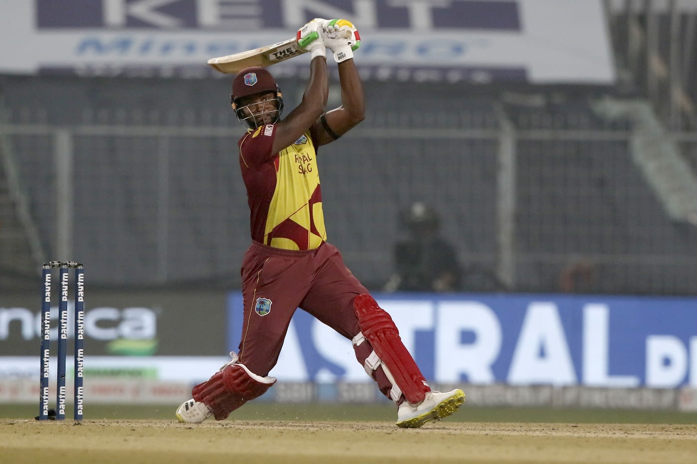 Romario Shepherd smashes a six | ESPNcricinfo.com