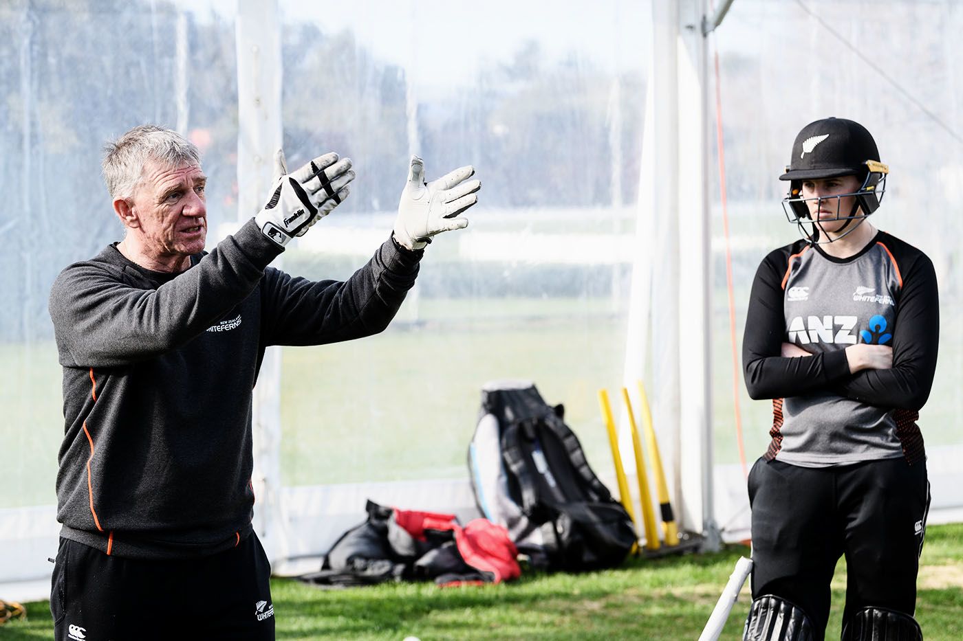 Gary Stead talks to Amy Satterthwaite in the nets | ESPNcricinfo.com