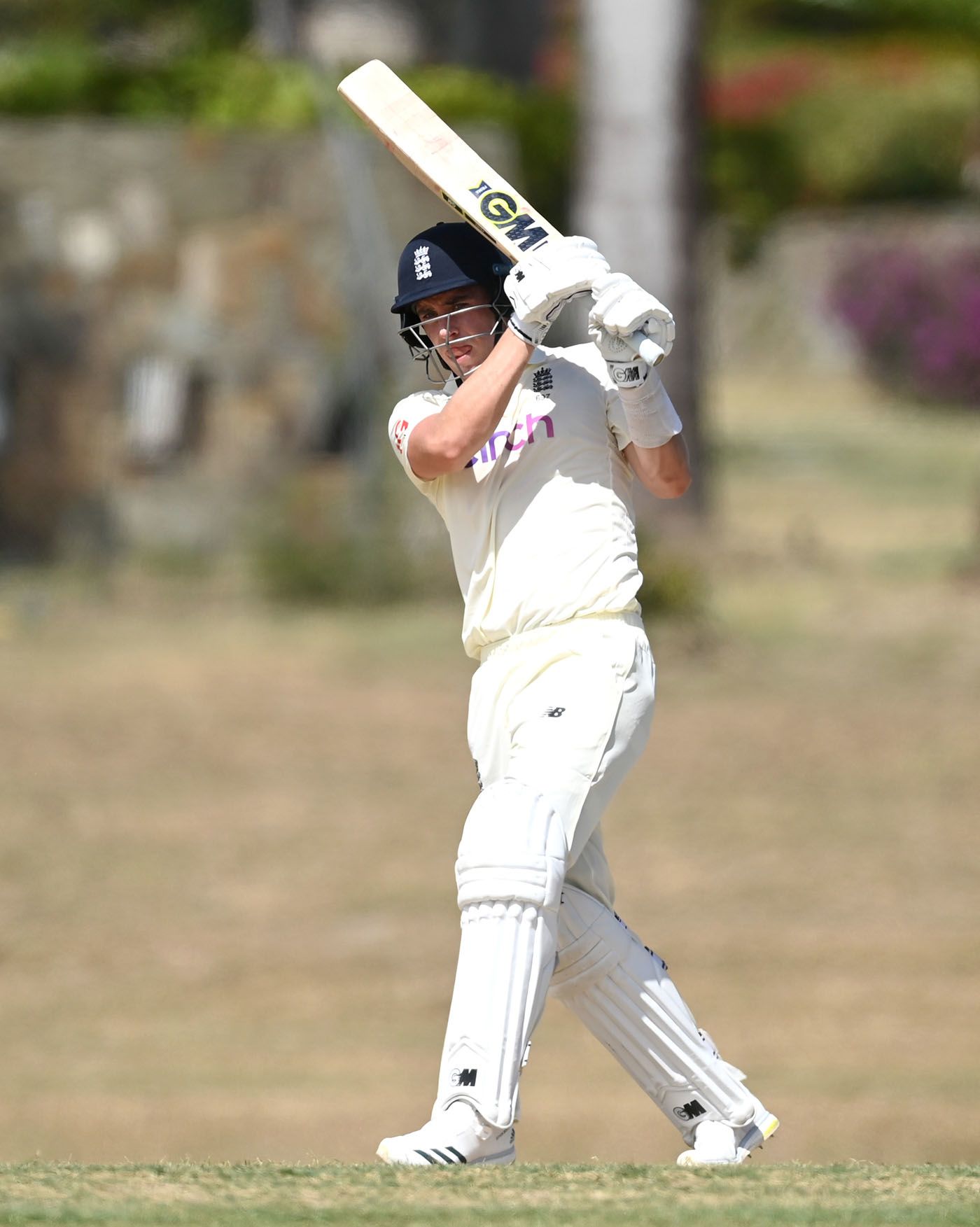 Dan Lawrence stands tall to pull | ESPNcricinfo.com