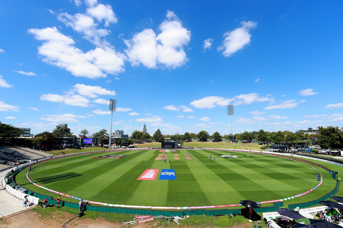 Clear skies and a scenic view of the Seddon Park, Hamilton ...