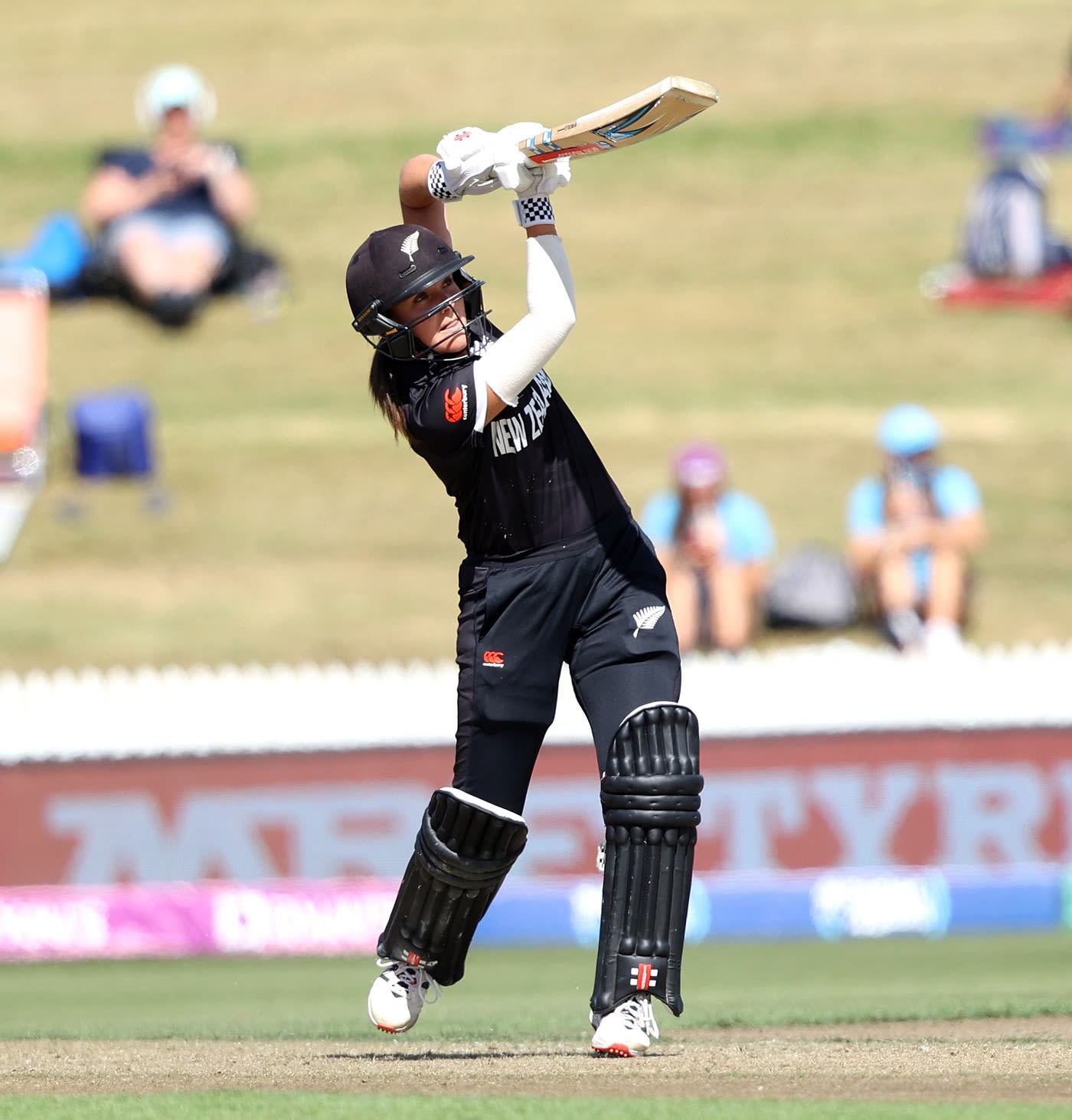 Amelia Kerr hits one in the air and down the ground | ESPNcricinfo.com