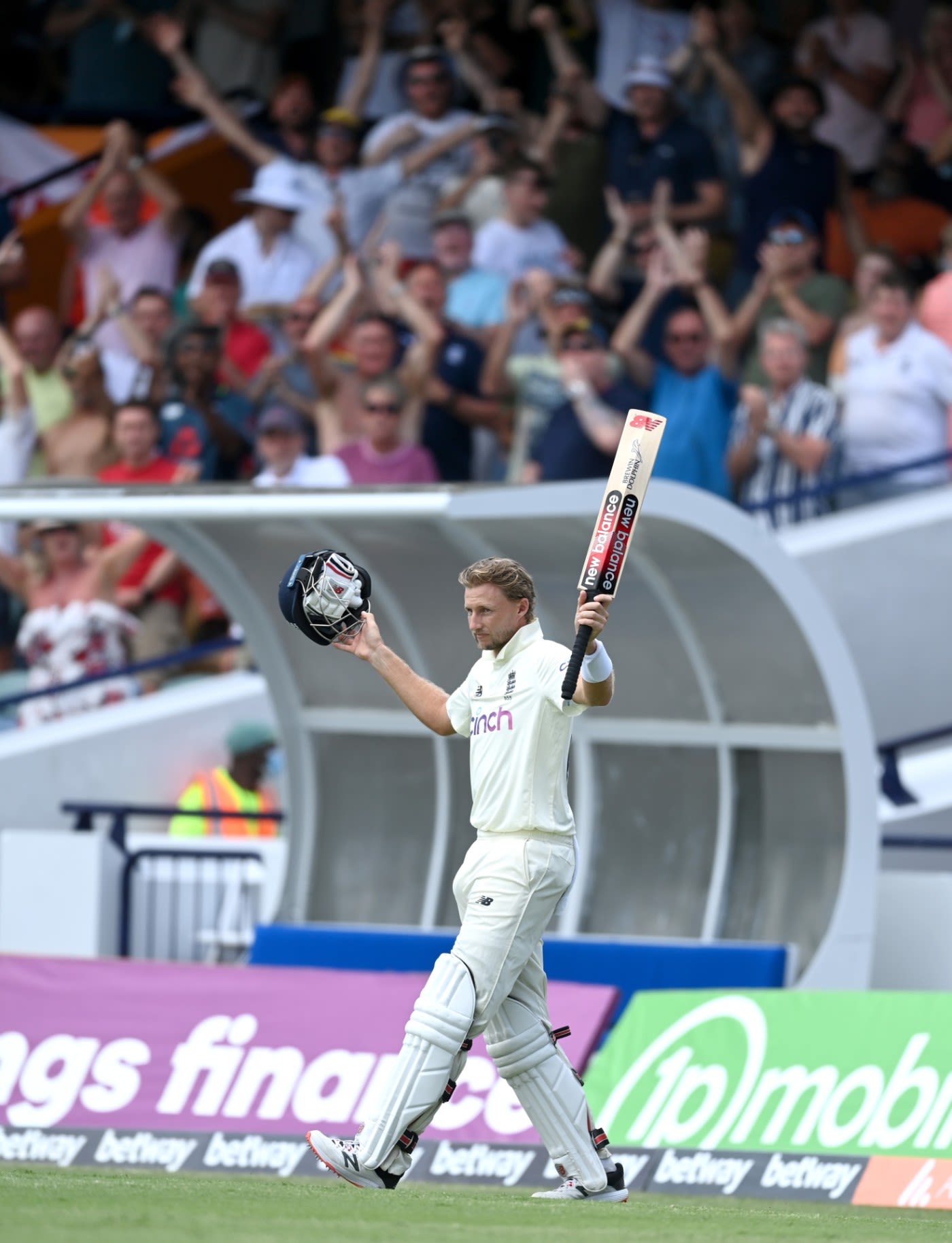 Joe Root salutes the crowd after falling for 153 | ESPNcricinfo.com