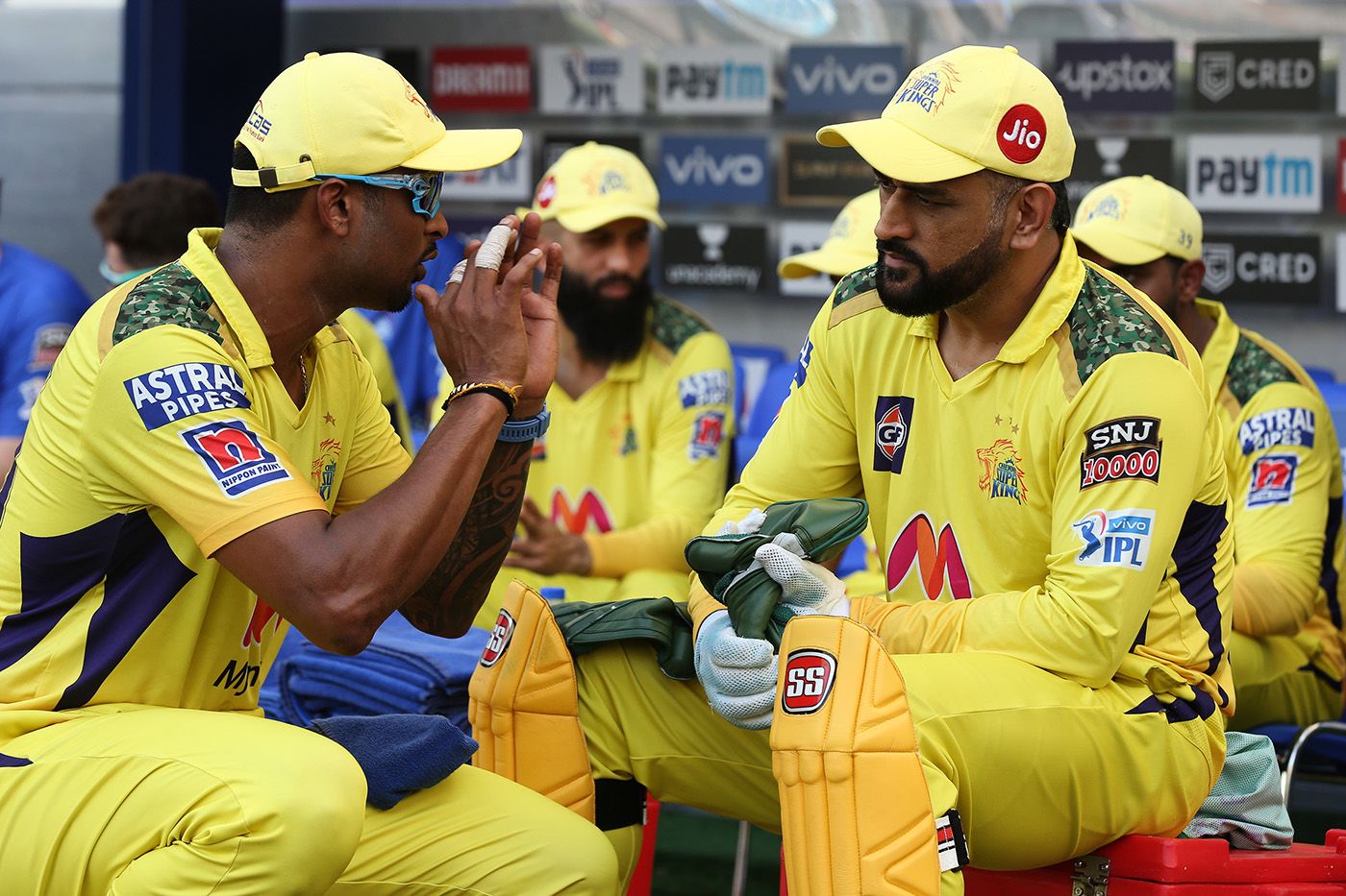 K Gowtham has a chat with MS Dhoni | ESPNcricinfo.com