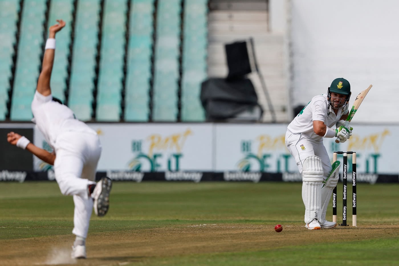 Dean Elgar prepares to play | ESPNcricinfo.com
