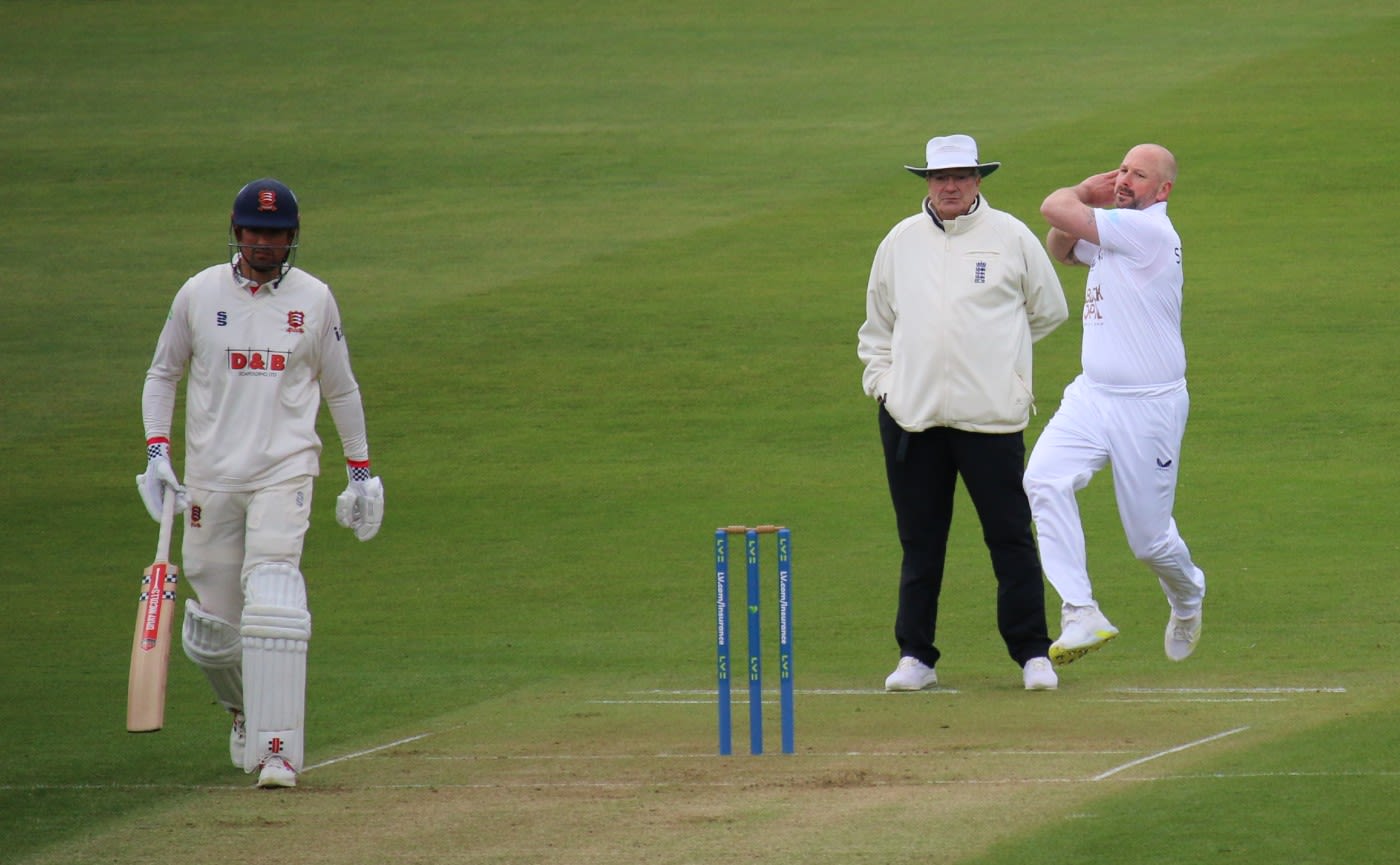 Darren Stevens bowls his first ball of the season for Kent ...