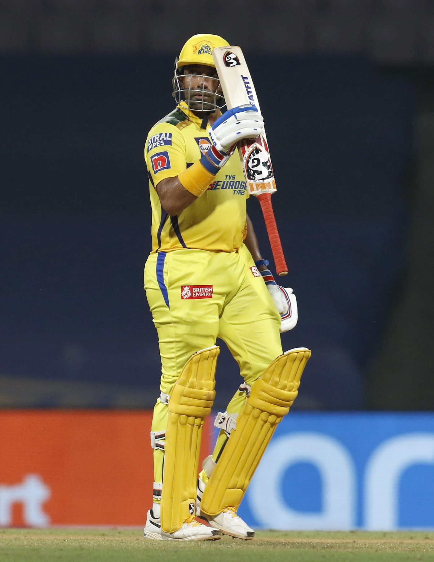Robin Uthappa brought up his half-century - his 27th in the IPL - in 33 ...