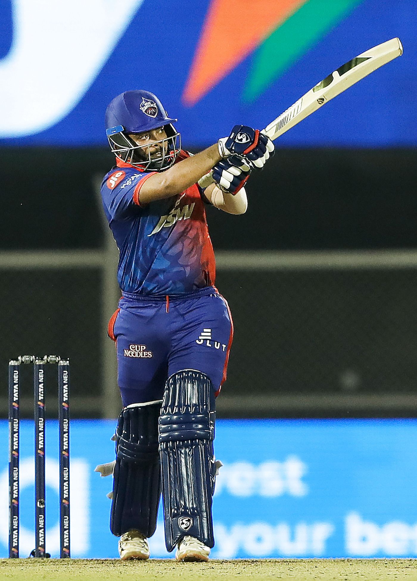 Prithvi Shaw unleashes a pull during his blitz early in the chase ...
