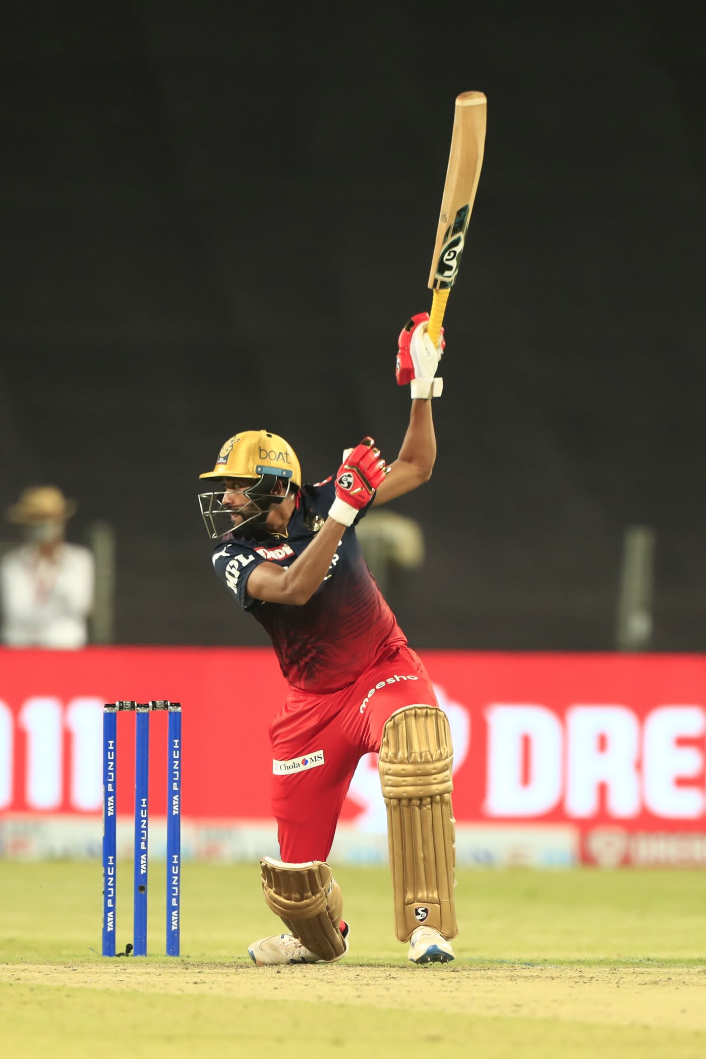 Bat face open, and eyes watchful: Mohammed Siraj slices with his bottom ...