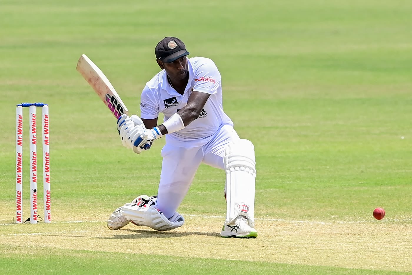 Angelo Mathews goes for a full-blooded sweep | ESPNcricinfo.com