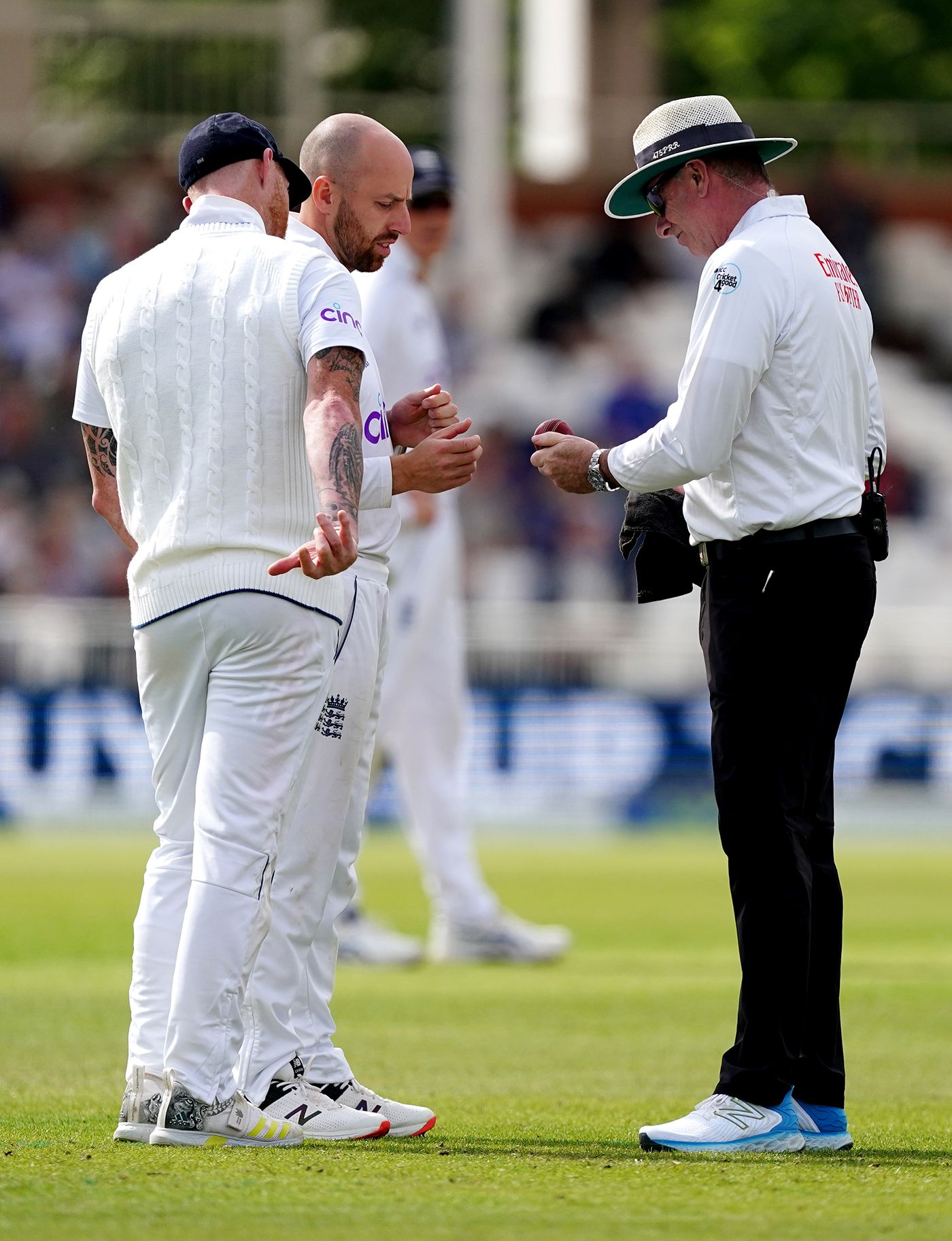 Umpire Paul Reiffel dries the ball after it landed in a pint of beer ...